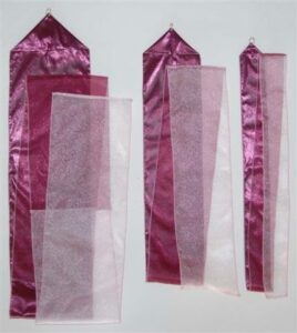 Tri-Colored Heart of Flesh Ribbons & Streamers – Cintas y serpentinas ...